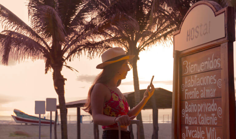 What is Self-Service in Hotels? +9 Keyless Check-in Systems 2025